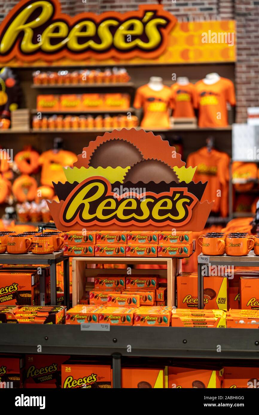 Reeses peanut butter cups hi-res stock photography and images - Alamy