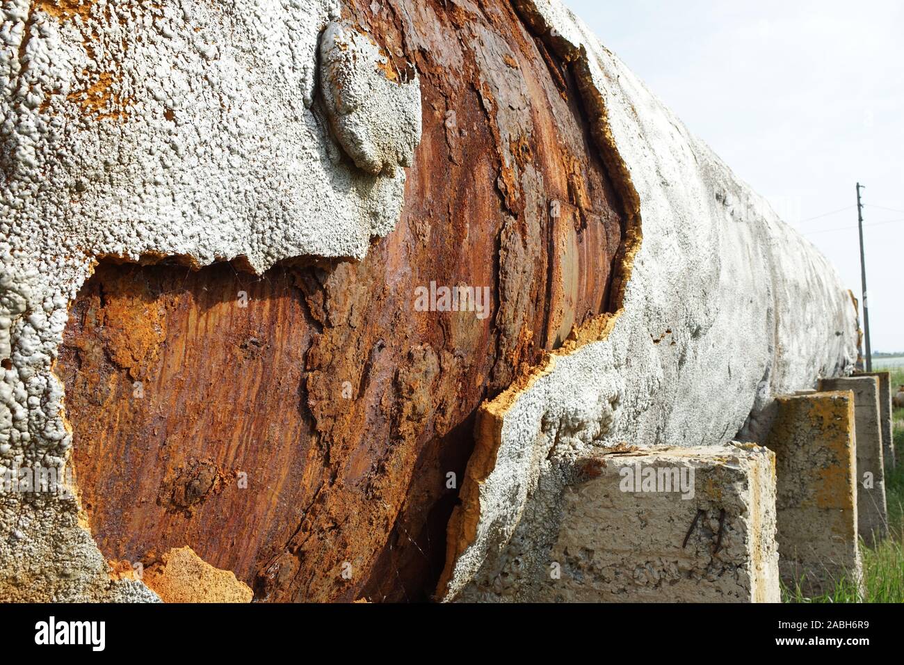 Old rusty tank with falling away pieces of rust Stock Photo - Alamy