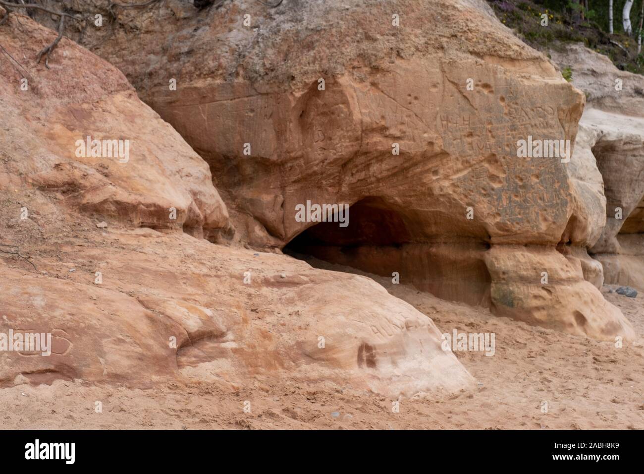Texture of layers of yellow sand cross section. Cliff on the beach ...