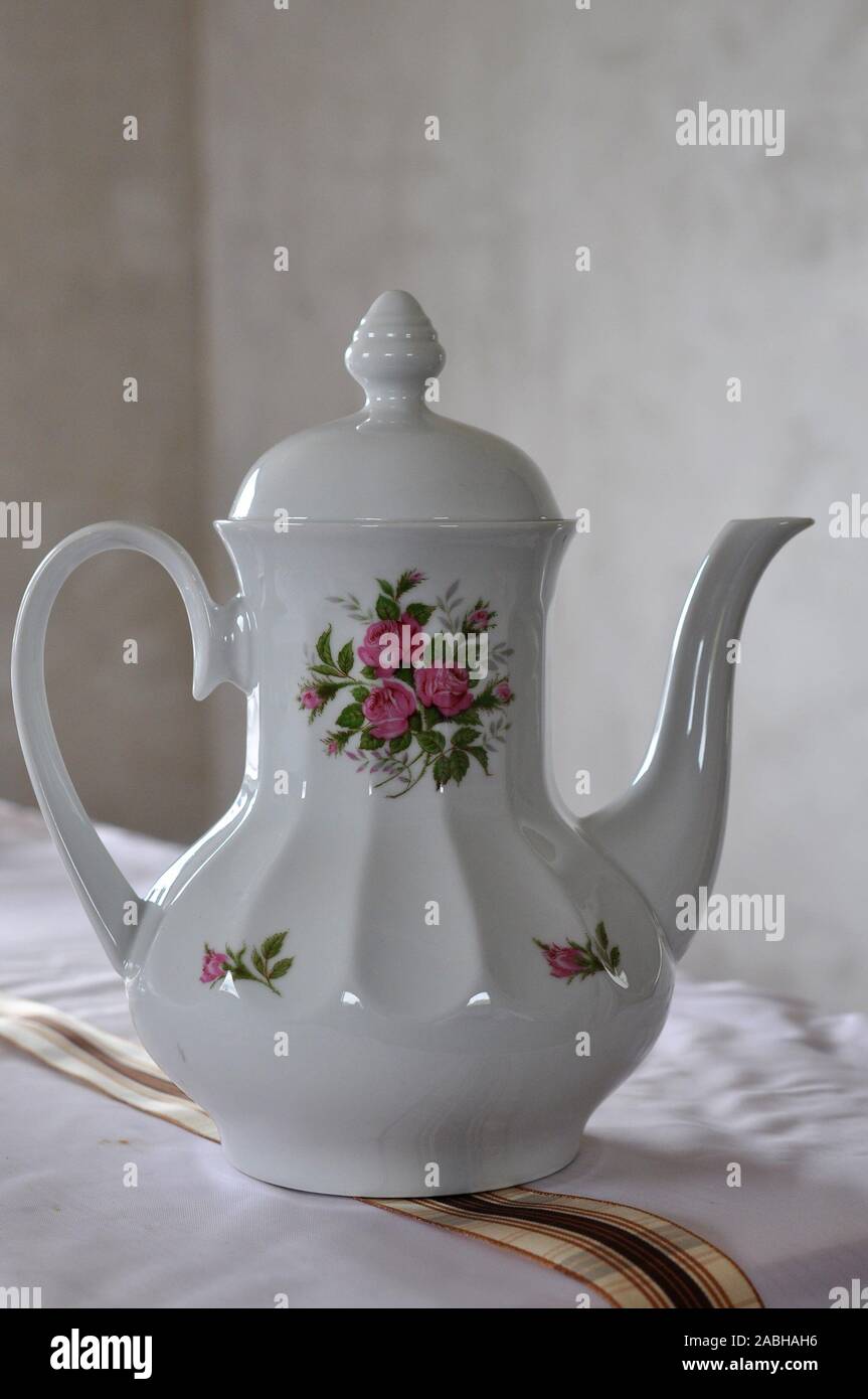 Vintage cup tea pot flower hi-res stock photography and images - Alamy