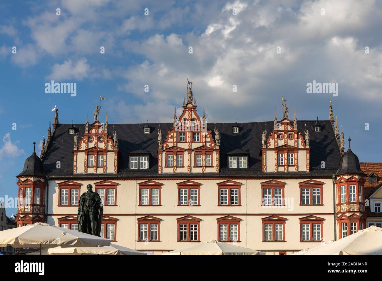 View of city house (Stadthaus) on the Marktplatz square of Coburg with ...