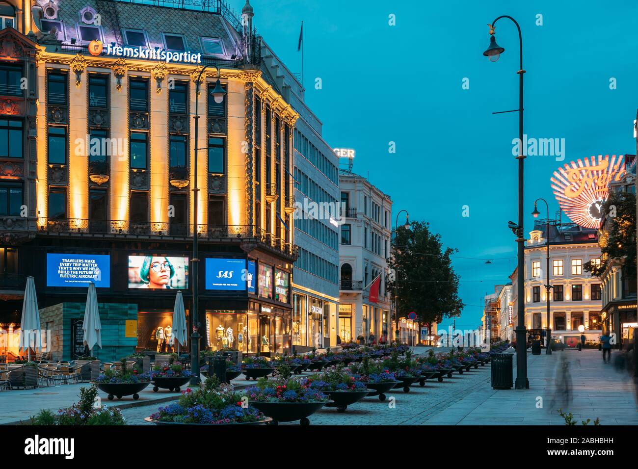 Evening karl johan street hi-res stock photography and images - Alamy