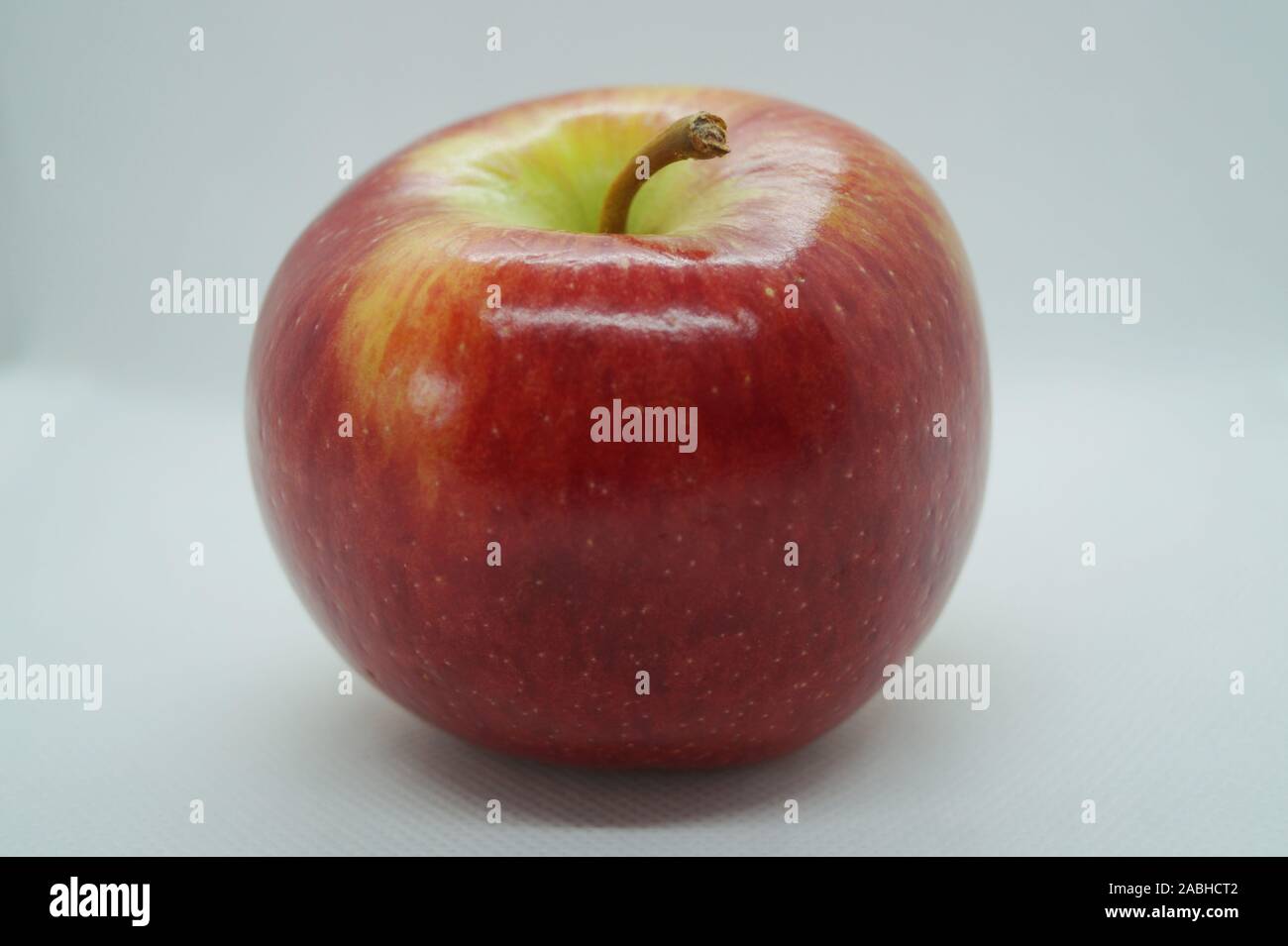 A delicious red apple Stock Photo - Alamy