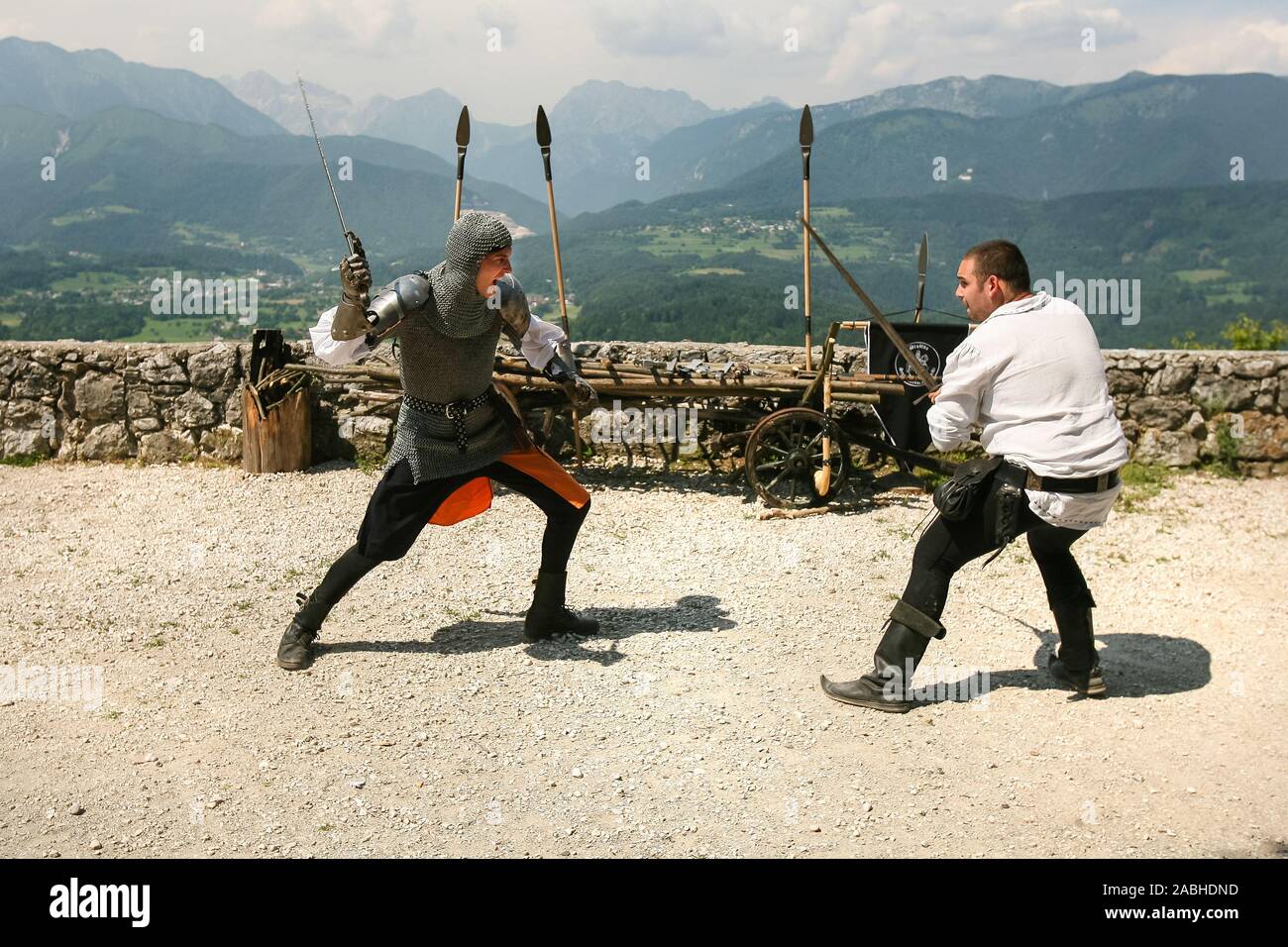Knight duel fight medieval hi-res stock photography and images - Alamy