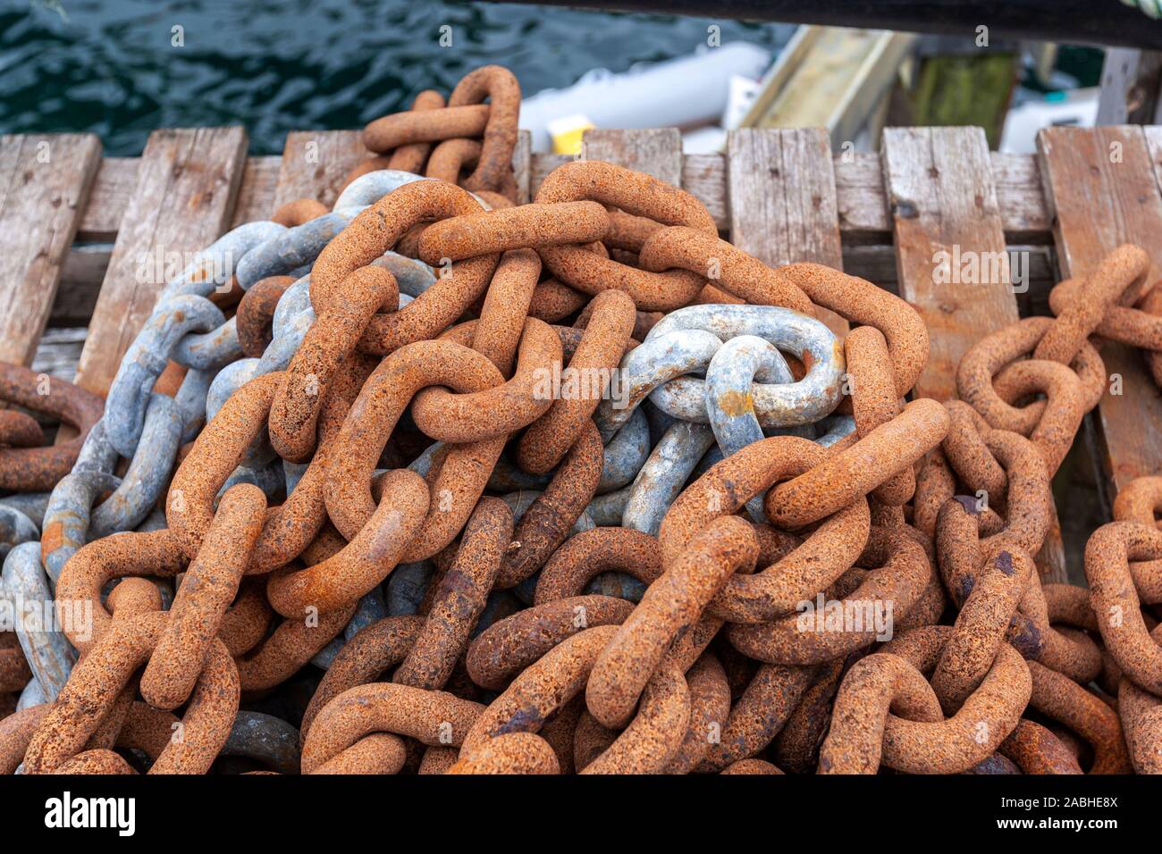 Rusted chains hi-res stock photography and images - Alamy
