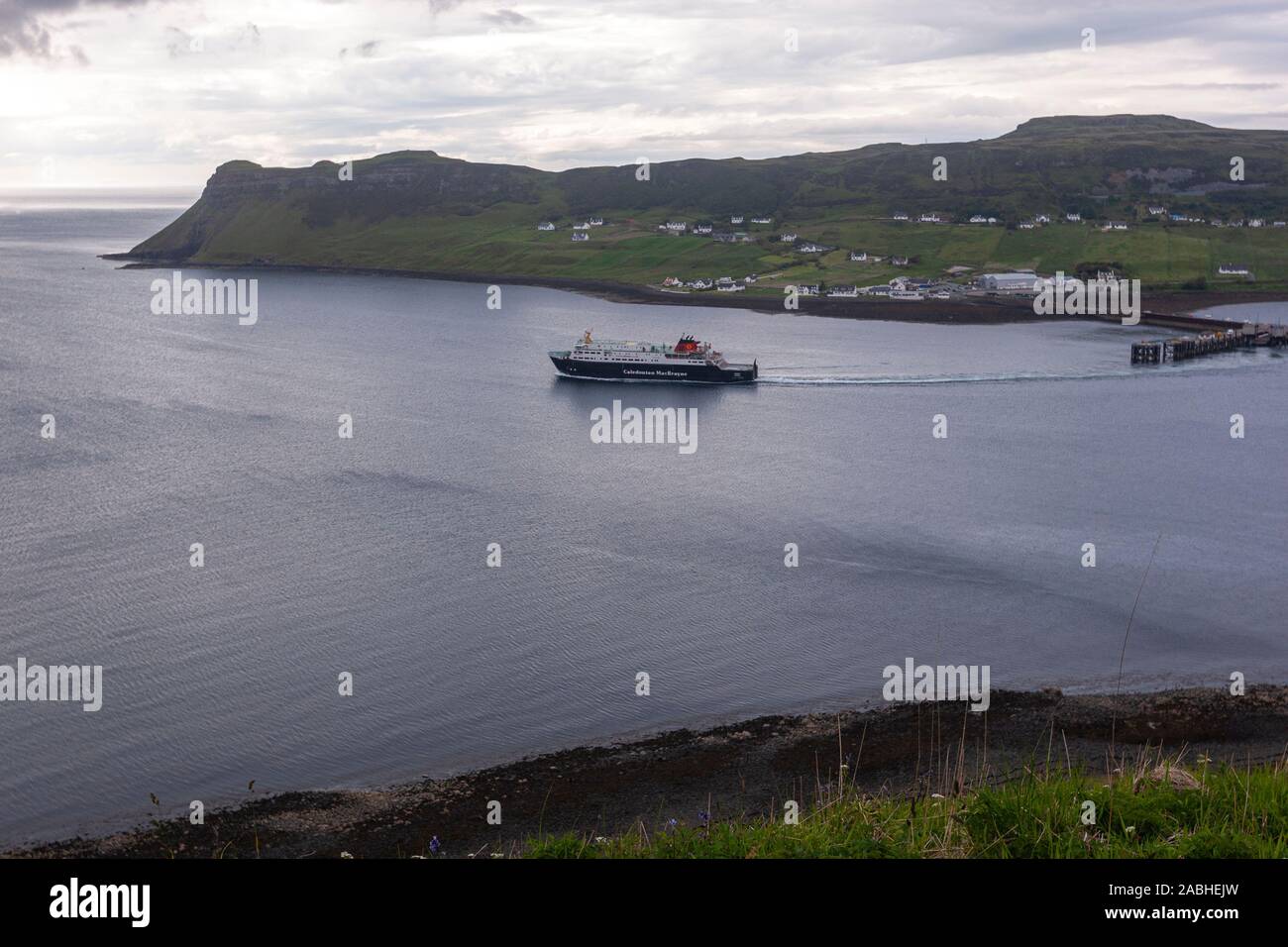 Calmac ferries leaving uig to tarbert hi-res stock photography and ...