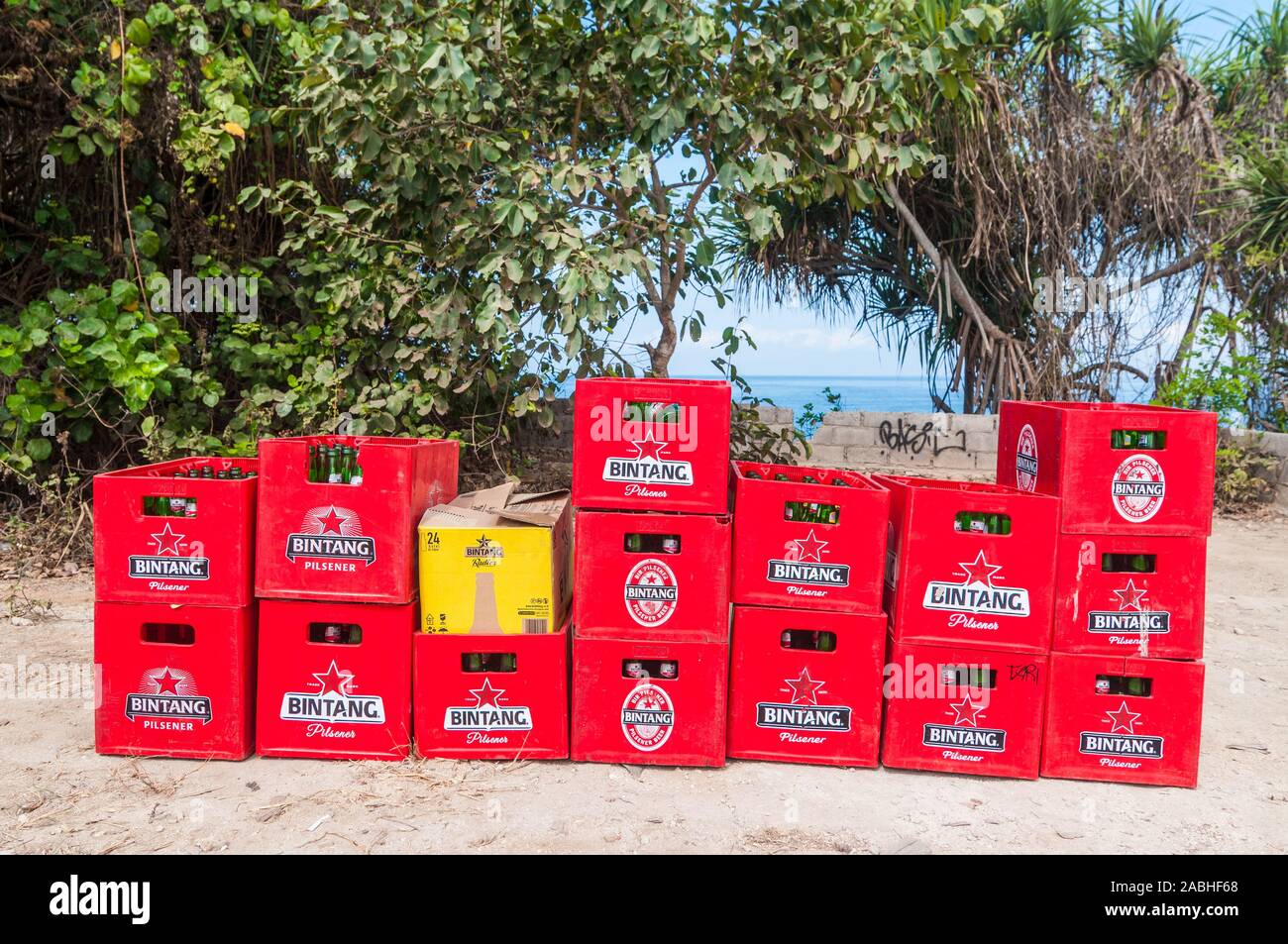 Empty beer boxes hi-res stock photography and images - Alamy