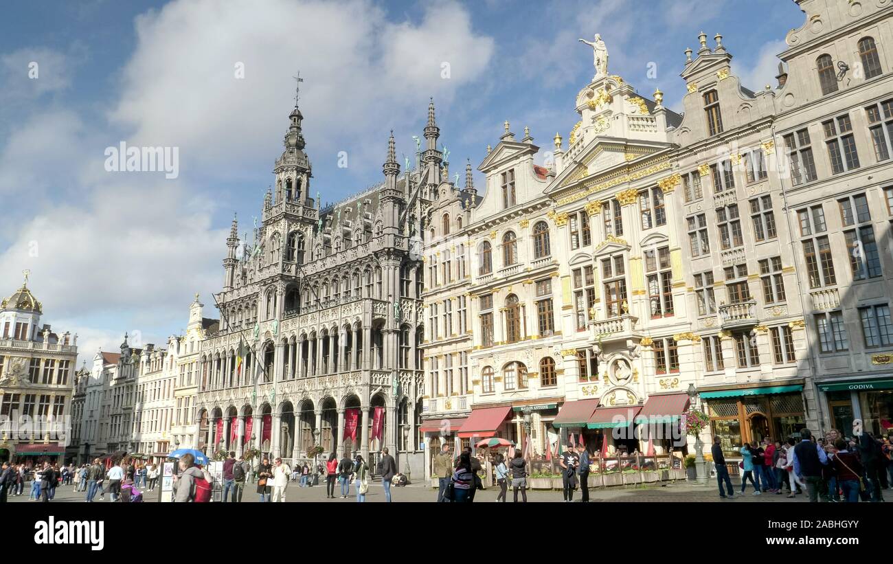 BRUSSELS, BELGIUM - OCTOBER, 13, 2017: kings house and guild houses in ...