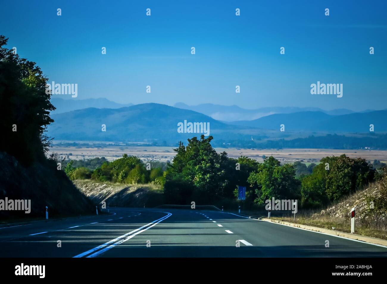 Two way road hi-res stock photography and images - Alamy