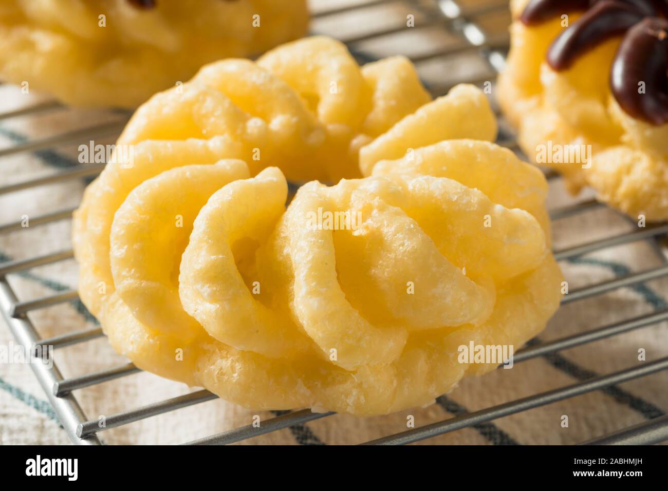 French cruller donut hi-res stock photography and images - Alamy