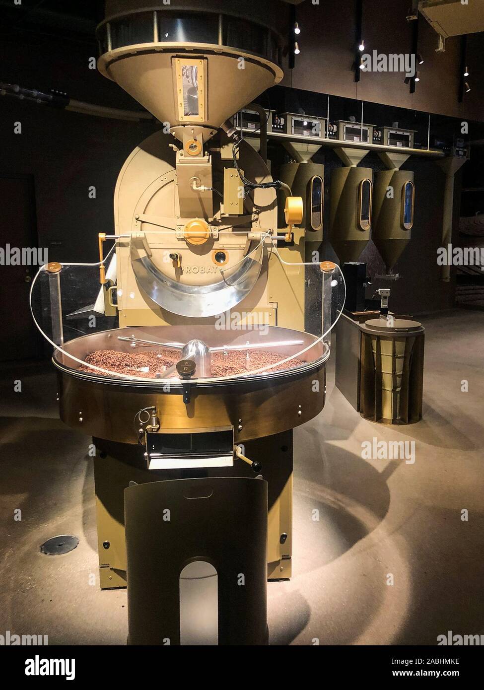 Starbucks Reserve Roastery Chicago is the World's largest Starbucks ...