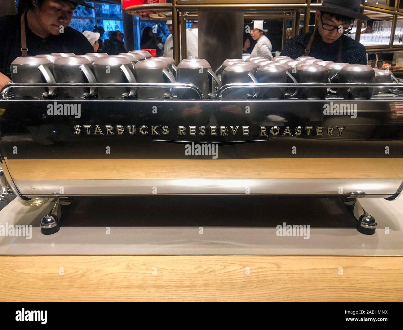 Starbucks Reserve Roastery Chicago is the World's largest Starbucks ...