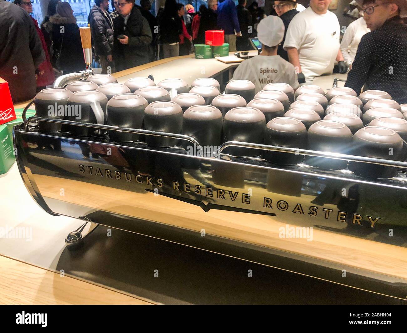 Starbucks Reserve Roastery Chicago is the World's largest Starbucks ...