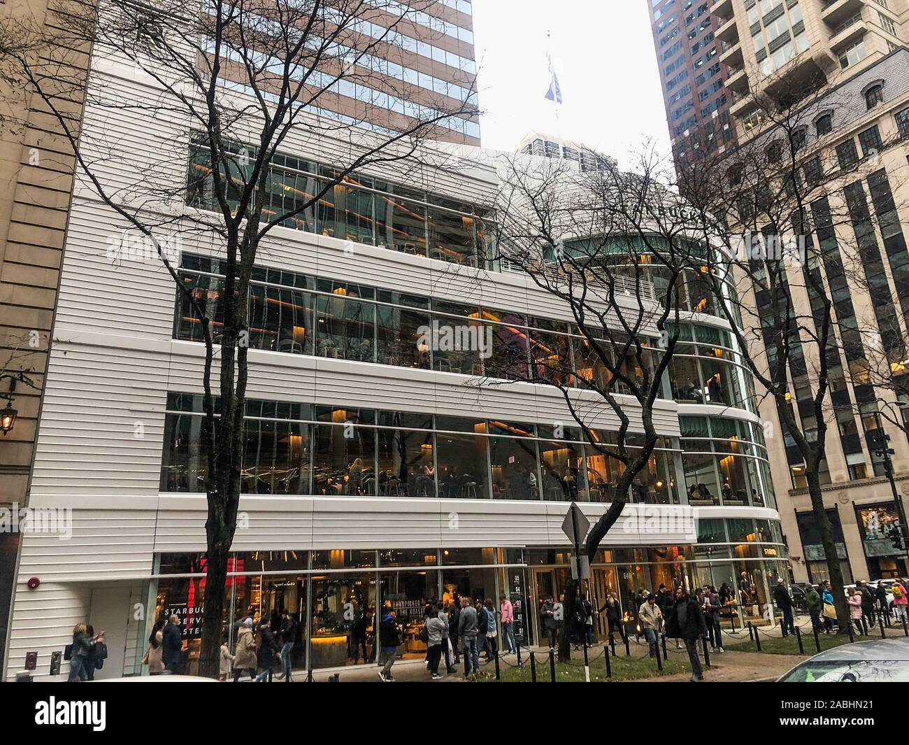 Starbucks Reserve Roastery Chicago is the World's largest Starbucks ...