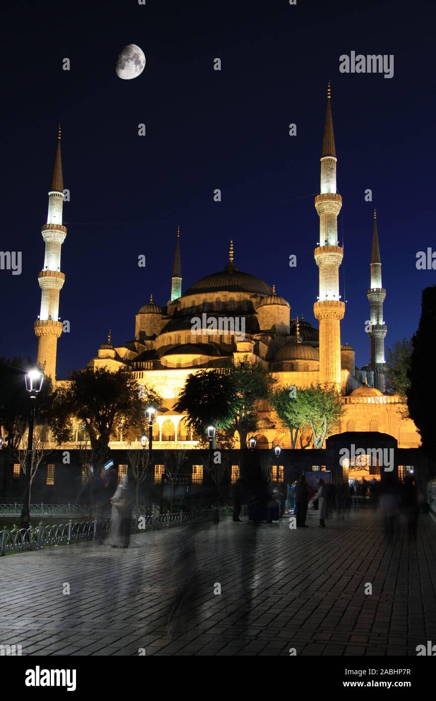 Blue Mosque with moon at night, Istanbul Stock Photo - Alamy