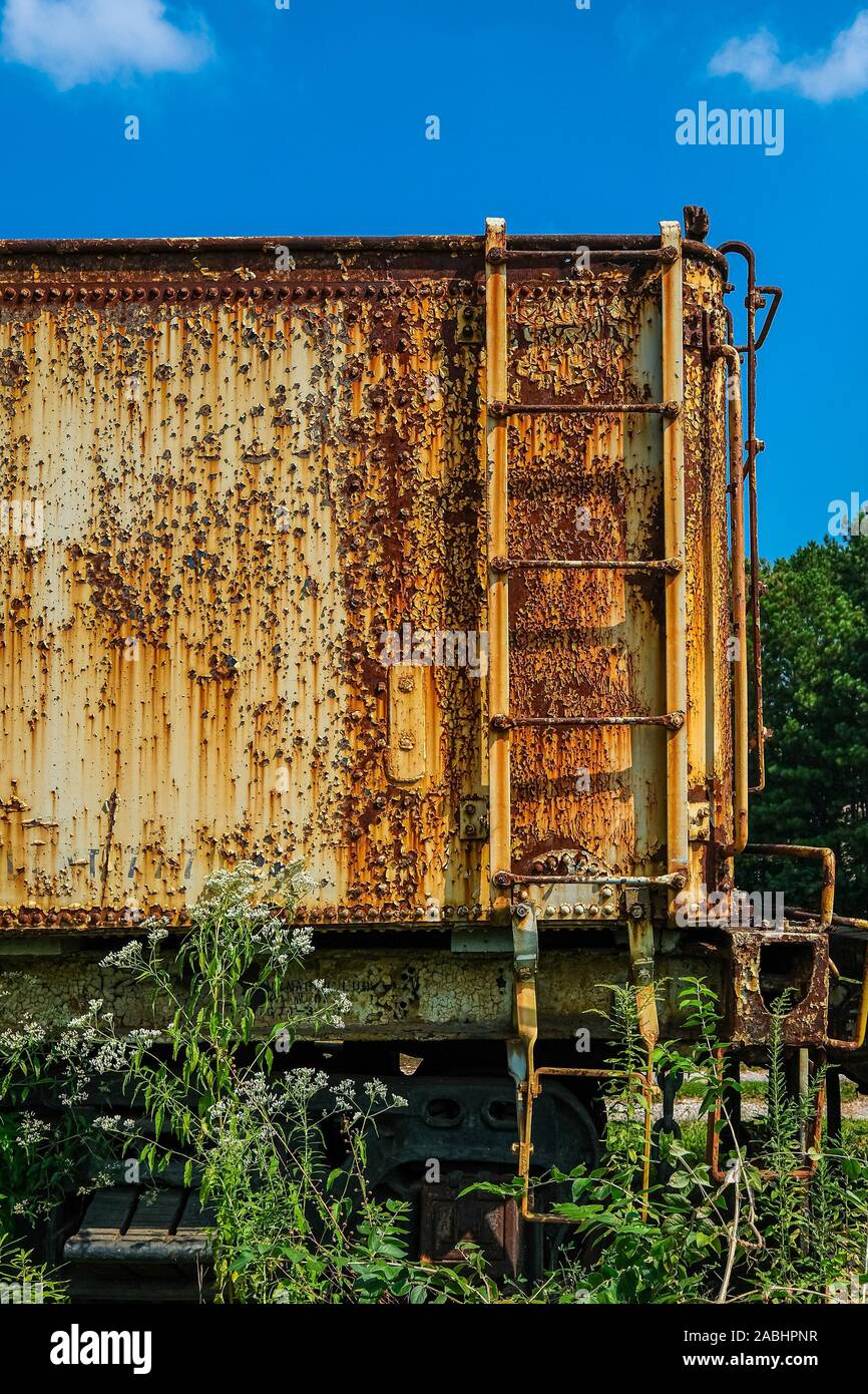 Weeds on the railway hi-res stock photography and images - Alamy