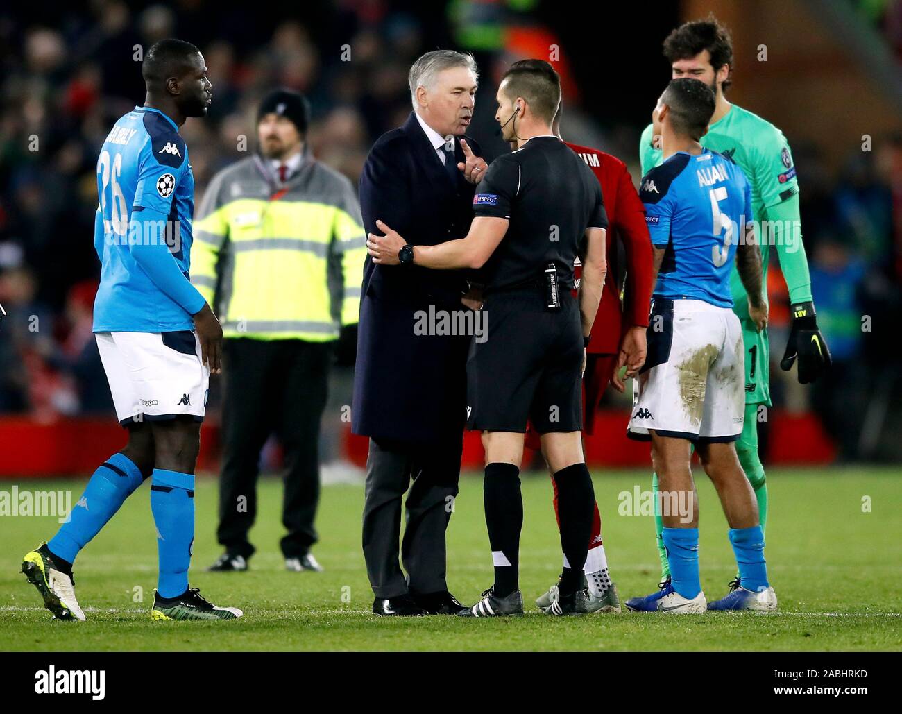 Shakes hands with referee hi-res stock photography and images - Alamy