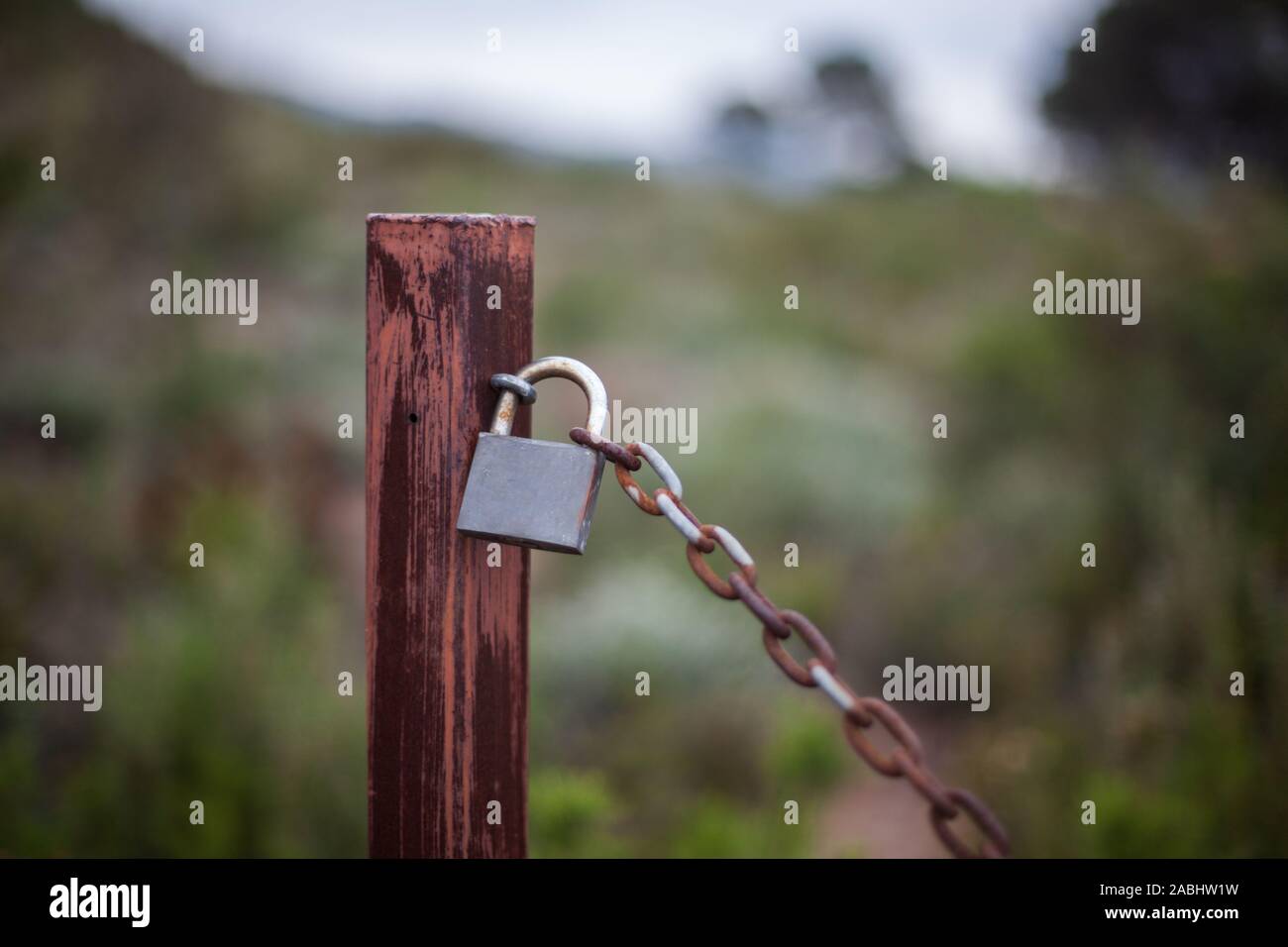 Farm gate padlock and chain hi-res stock photography and images - Alamy