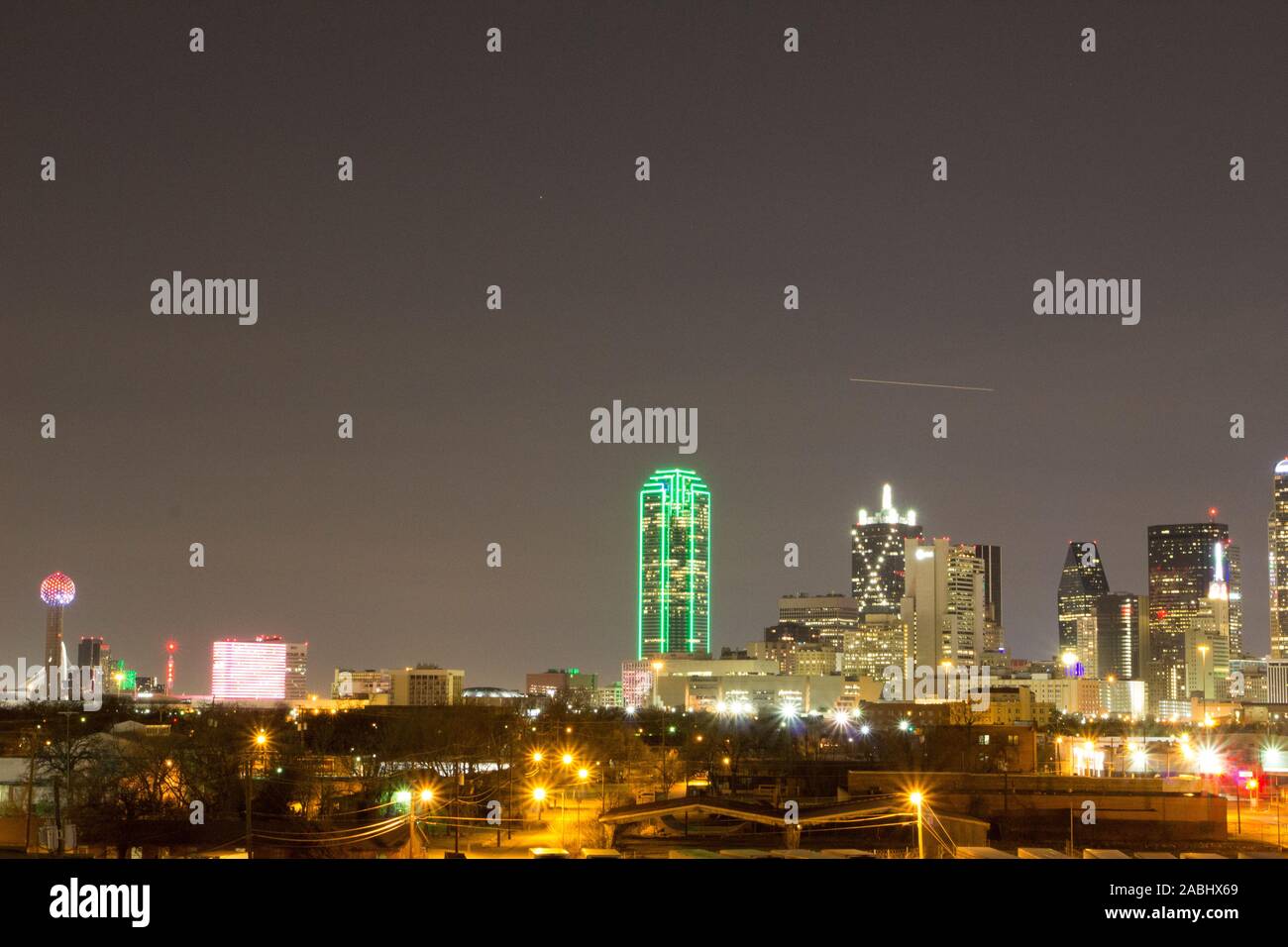 Dallas, Texas Skyline at Night Stock Photo - Alamy