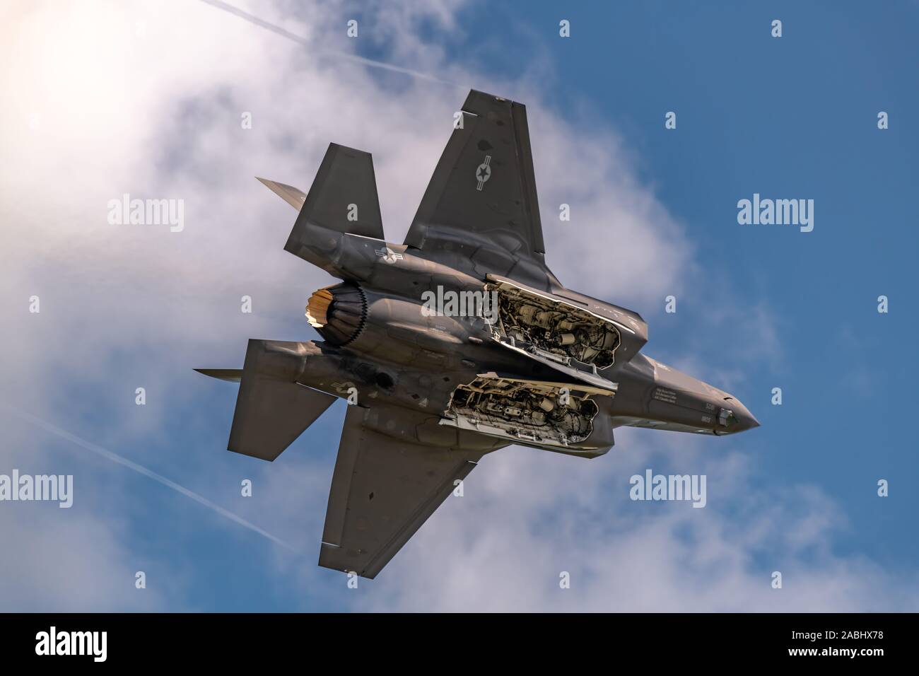 F35 fighter jet cockpit hi-res stock photography and images - Alamy