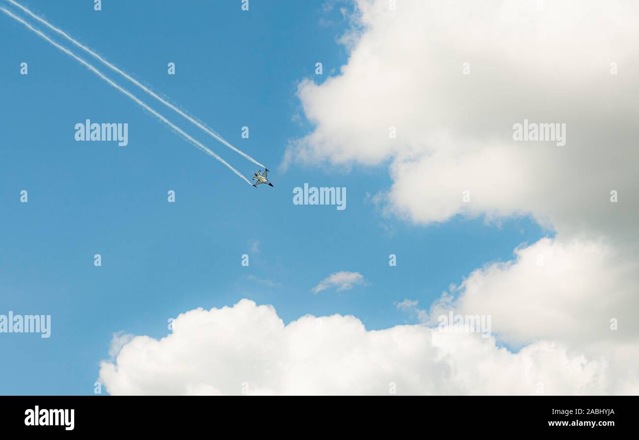 Military aircraft in flight, Fighting Falcon F-16 by Lockheed Martin ...