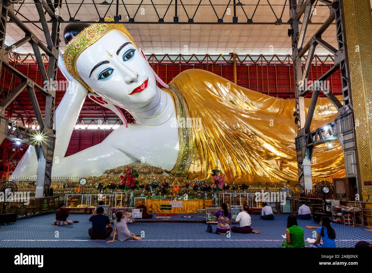 Chaukhtatgyi (Chauk-htat-gyi) Paya, Yangon, Myanmar Stock Photo - Alamy