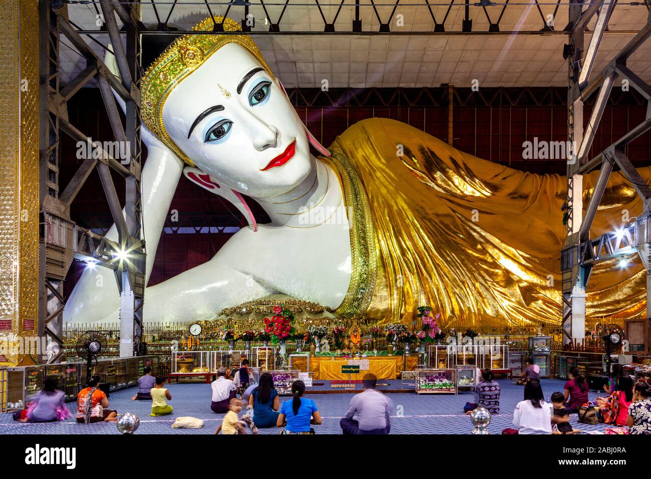 Chauk htat gyi buddha temple hi-res stock photography and images - Alamy