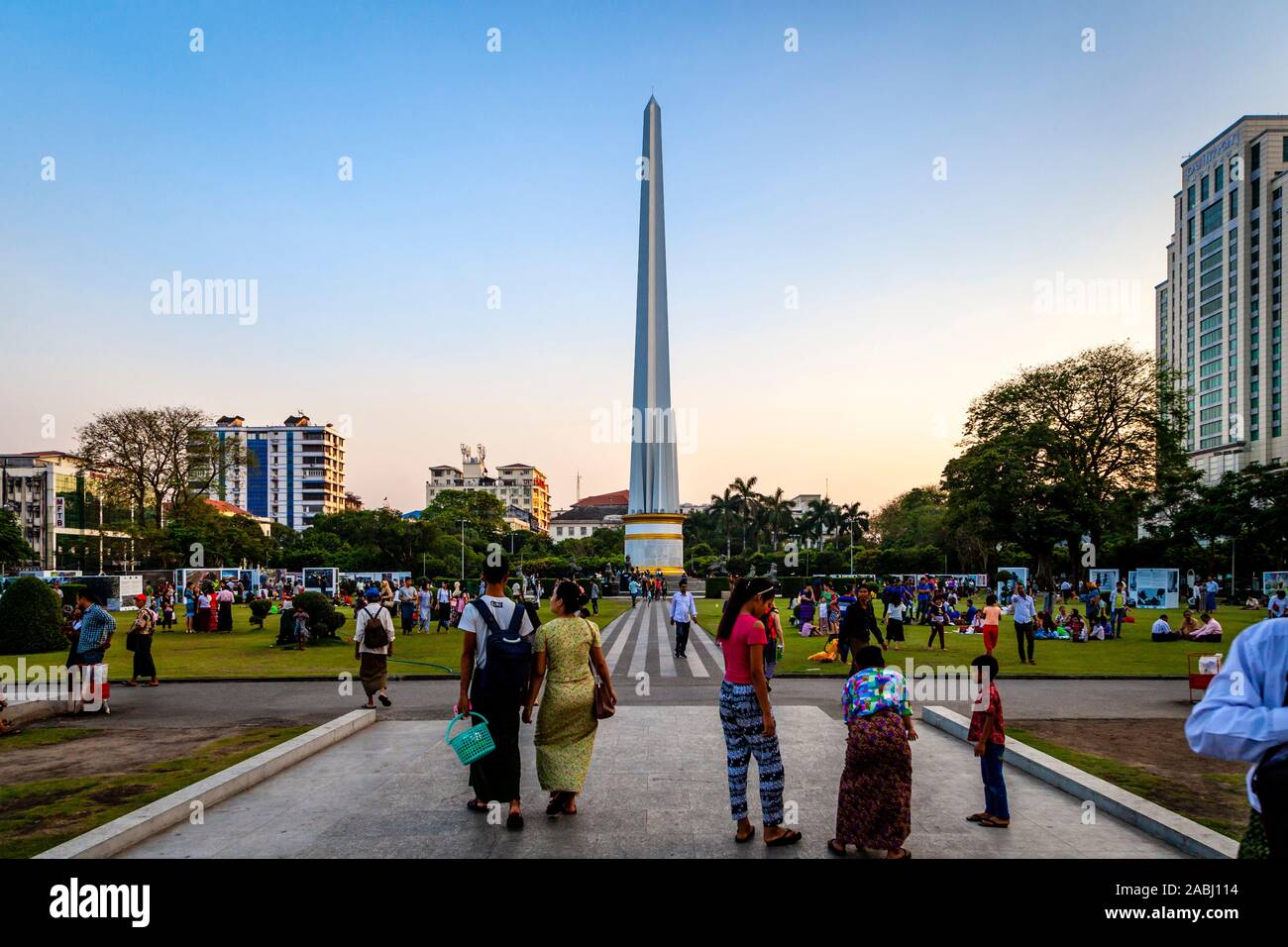 Burmese independence obelisk monument yangon hi-res stock photography ...