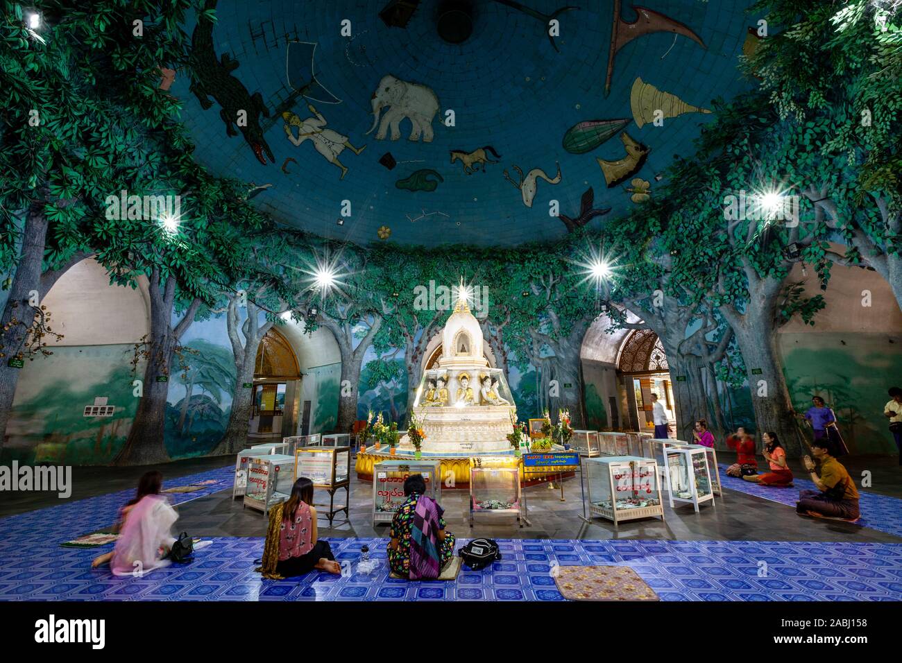 Maya people religion hi-res stock photography and images - Alamy