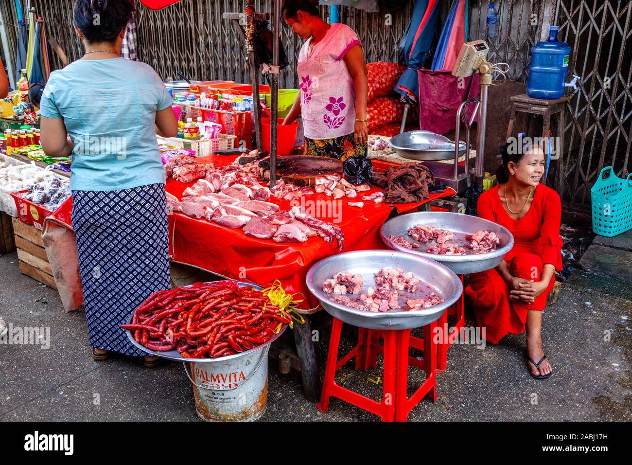 Food markets selling meat hi-res stock photography and images - Alamy