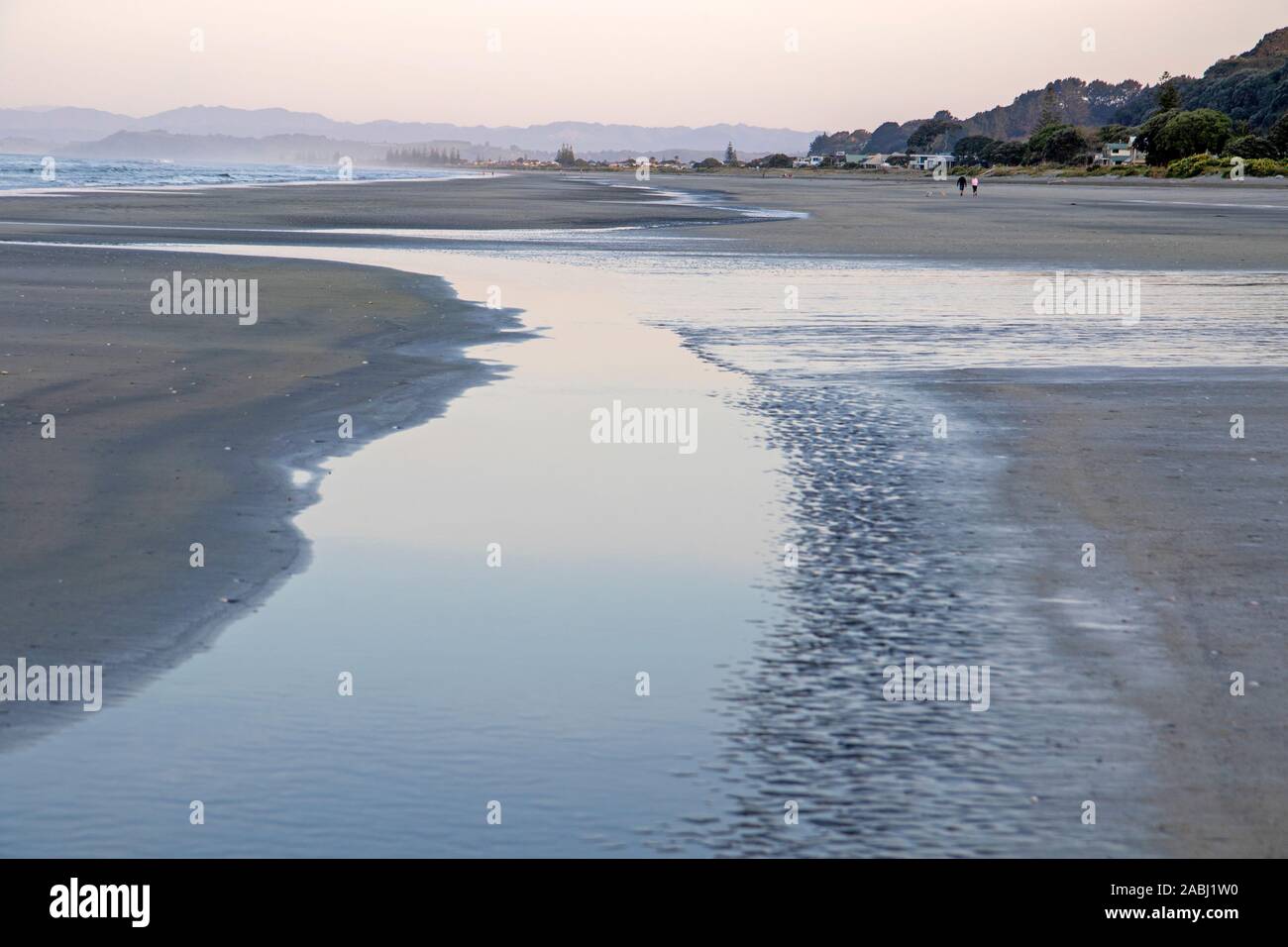 Ohope beach bay north plenty island new hi-res stock photography and ...