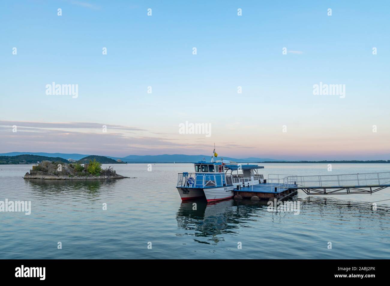 Old time ship hi-res stock photography and images - Alamy