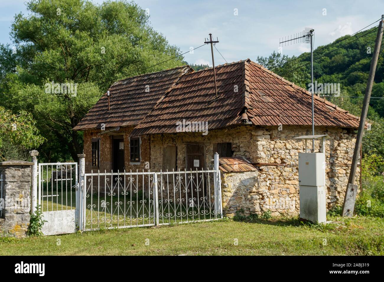 Very old rural stone house in Eastern Hungary. Europe Stock Photo - Alamy