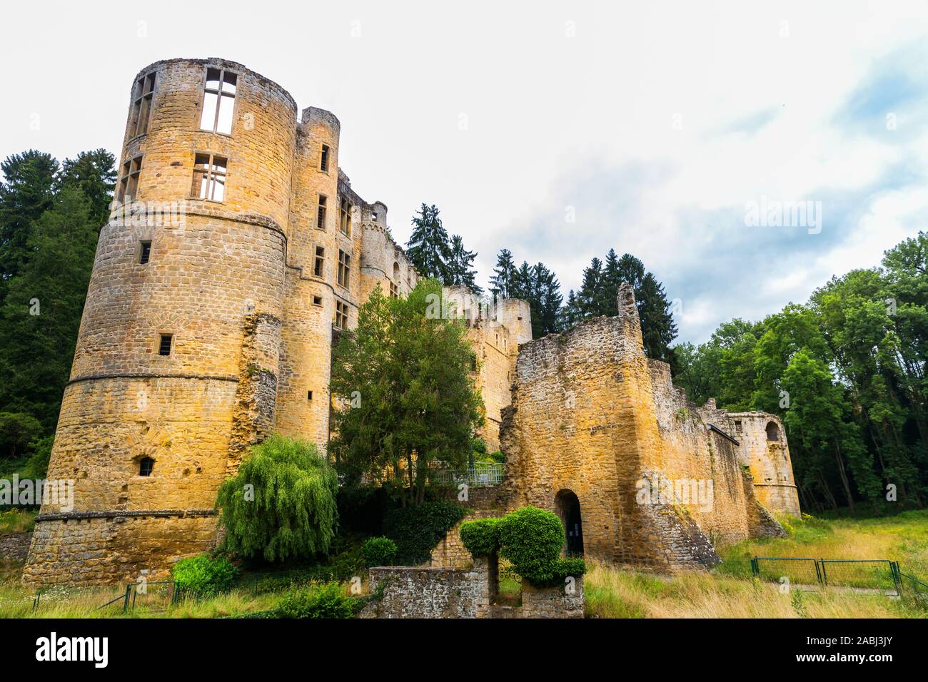 Old castle ruins general hi-res stock photography and images - Alamy