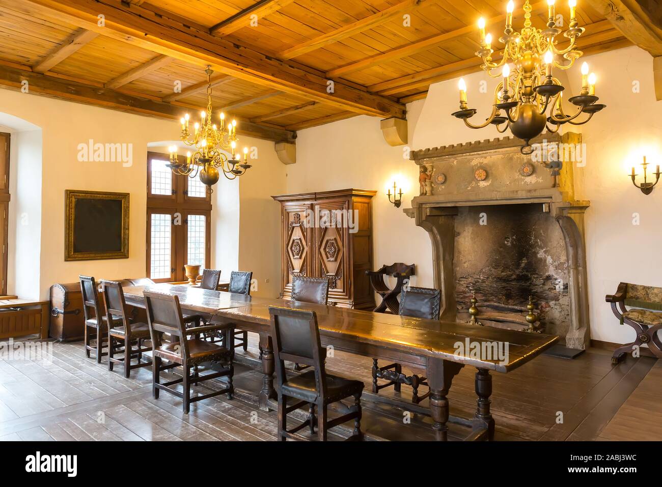 Medieval hall fireplace hi-res stock photography and images - Alamy