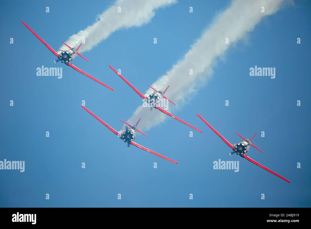 Four plane formation hi-res stock photography and images - Alamy