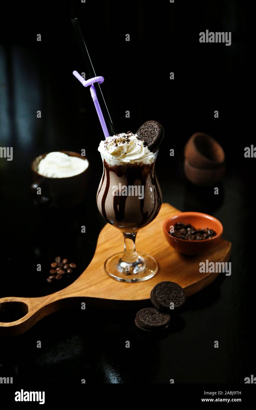chocolade ice cocktail with oreo cookie Stock Photo - Alamy