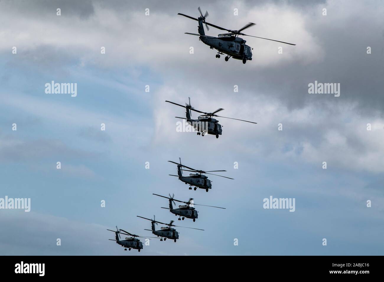 191126-N-NU281-1035 KANEOHE BAY, Hawaii (Nov. 26, 2019) MH-60R Sea Hawk ...