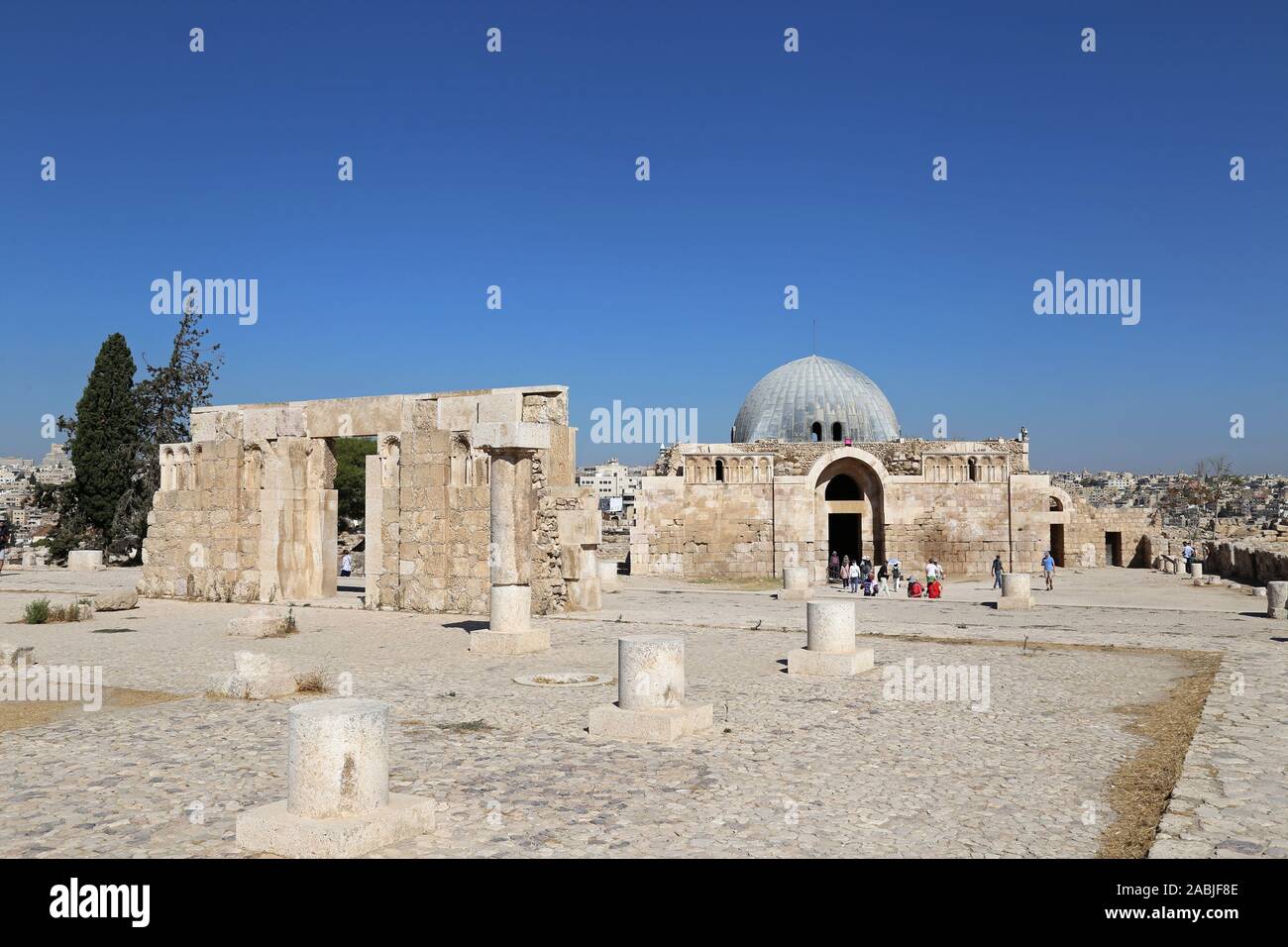 Jordan amman hussein mosque hi-res stock photography and images - Alamy