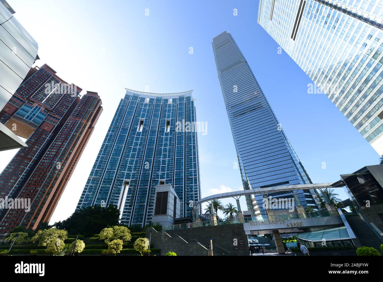 Modern tall commercial buildings hi-res stock photography and images ...