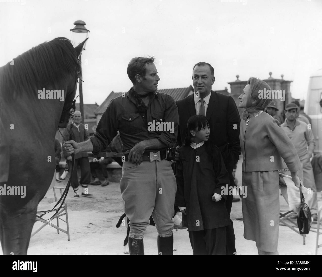 THE DUCHESS OF WINDSOR visiting CHARLTON HESTON LYNNE SUE MOON and PAUL ...