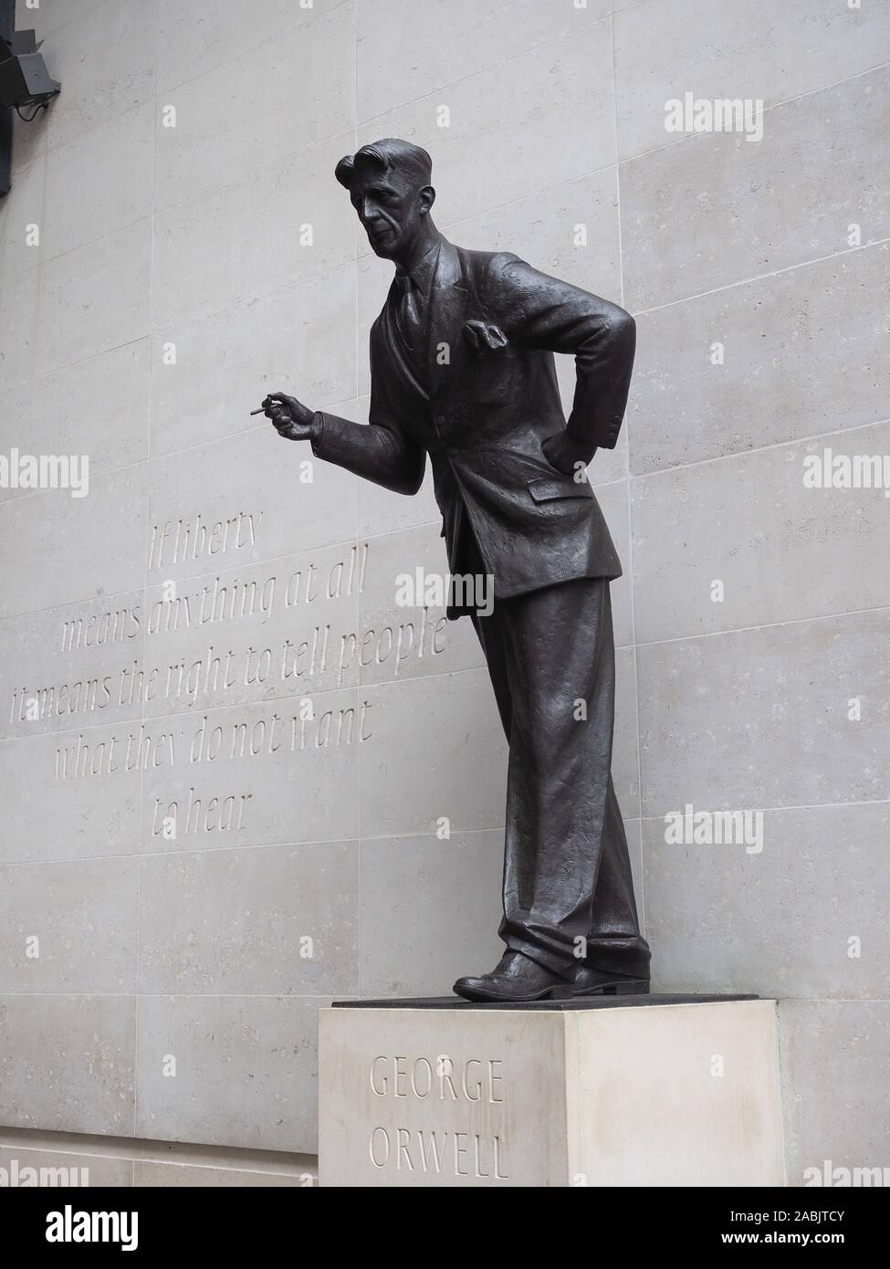 George orwell statue bbc broadcasting house hi-res stock photography ...