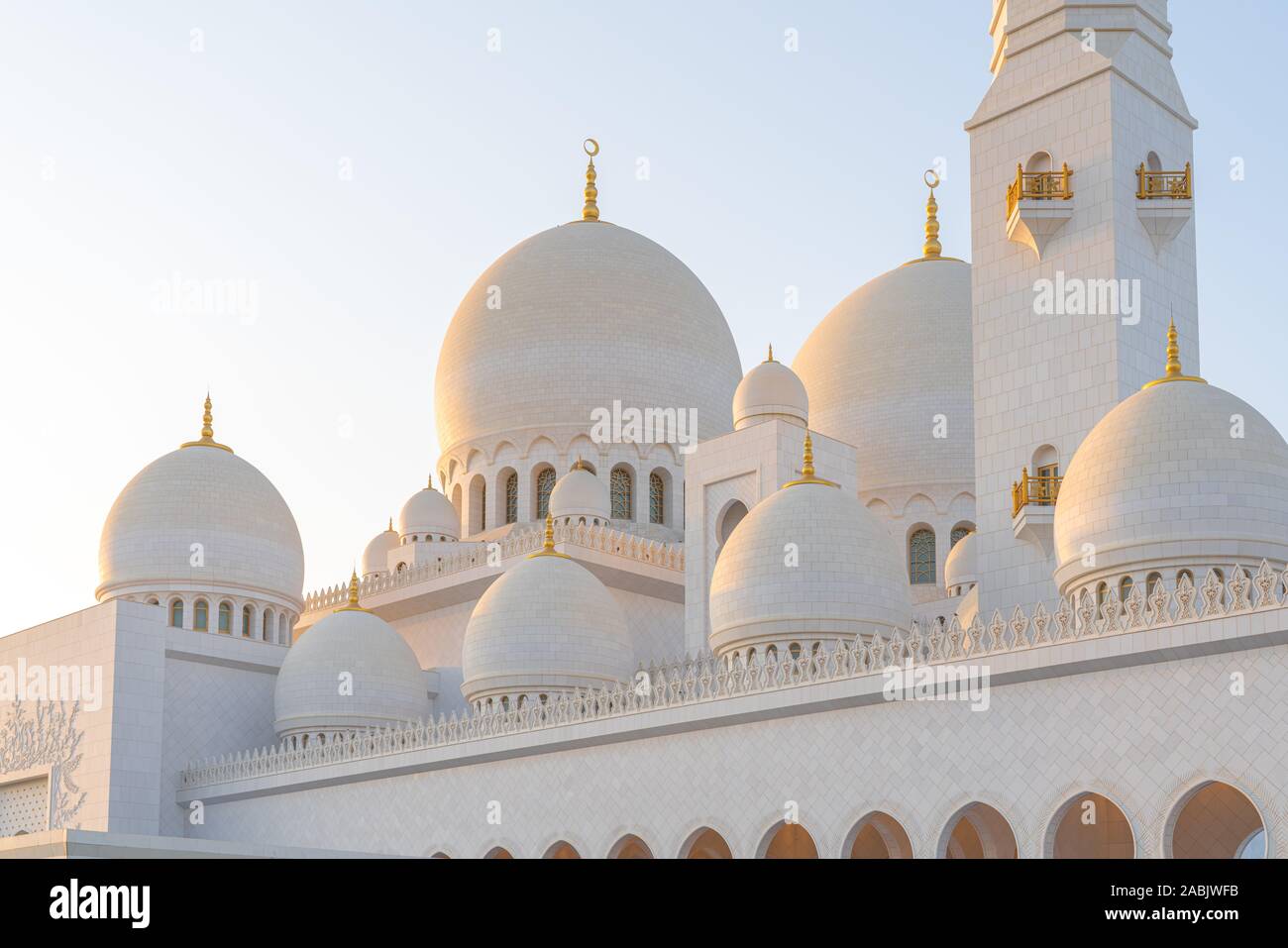 Beautiful exterior view of the Sheikh Zayed Mosque during sunset Stock ...