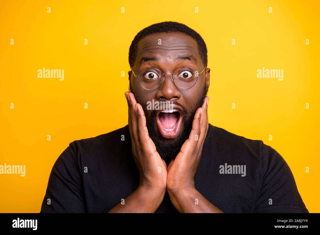 Face close up shocked african hi-res stock photography and images - Alamy