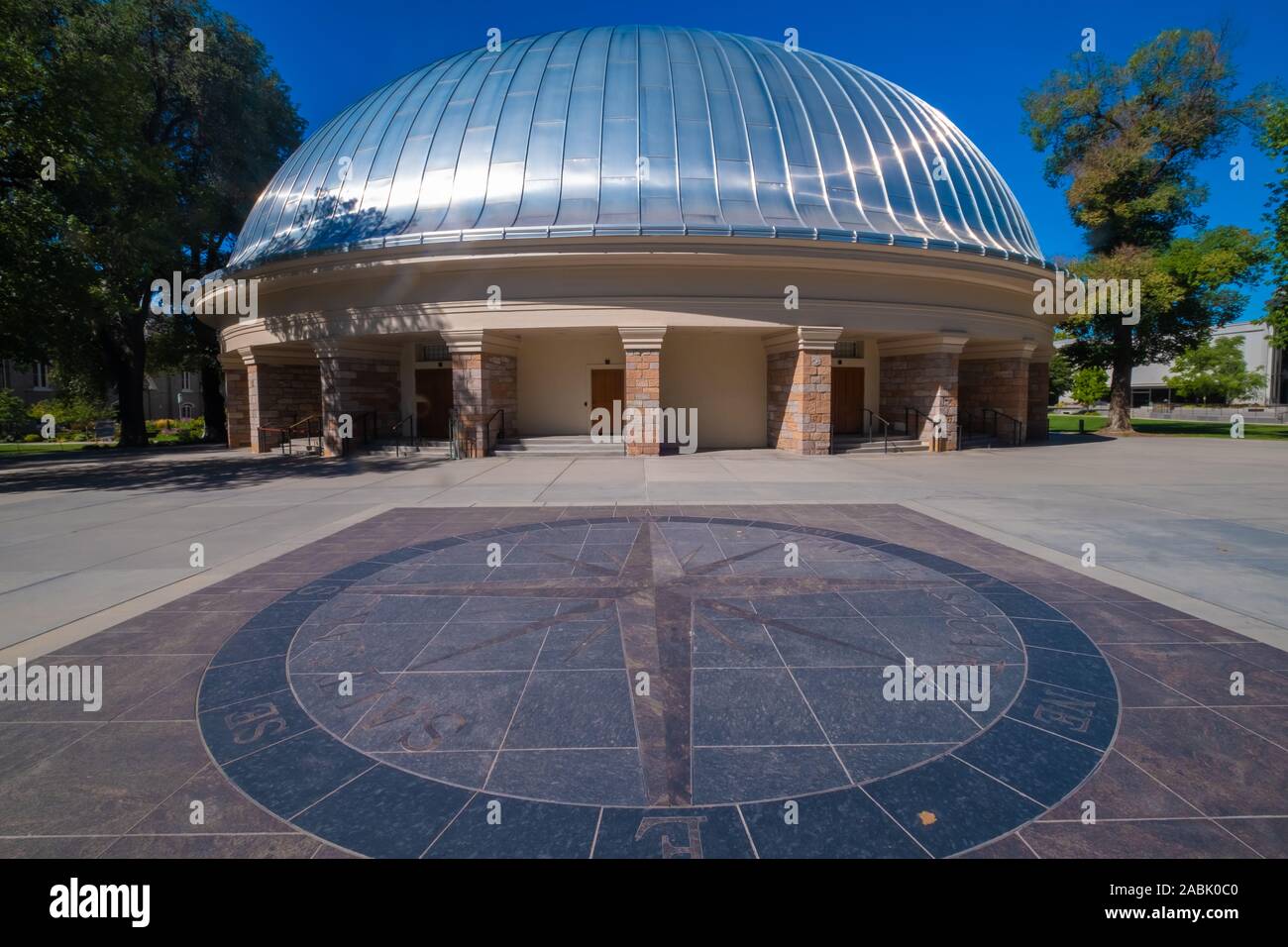 The Salt Lake Tabernacle organ, a pipe organ used to accompany The ...