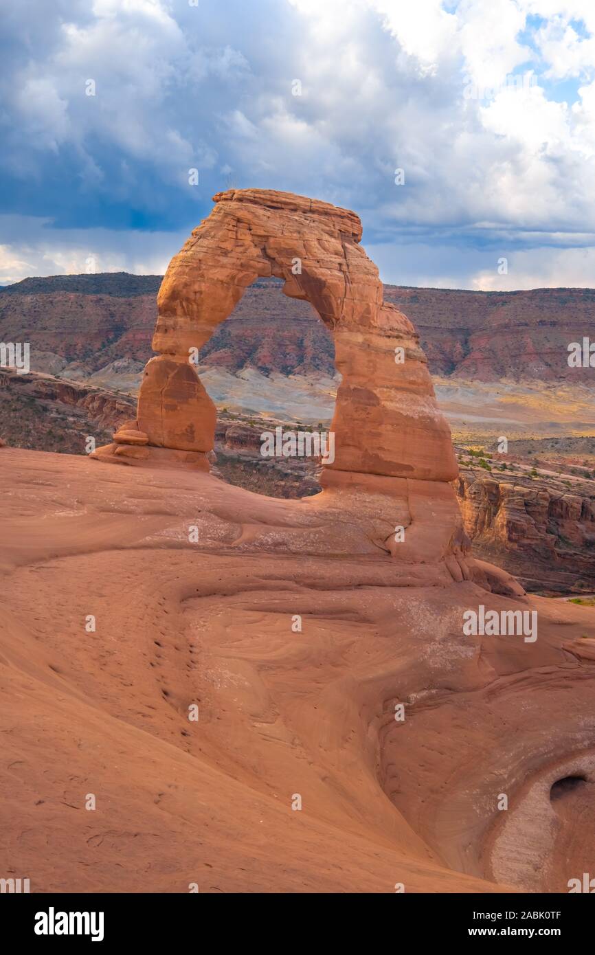 Delicate Arch, iconic freestanding natural arch, Arches National Park ...