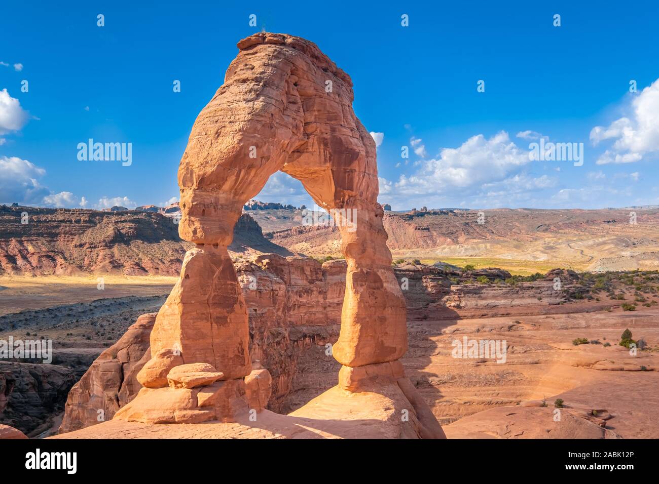 Delicate Arch, iconic freestanding natural arch, Arches National Park ...