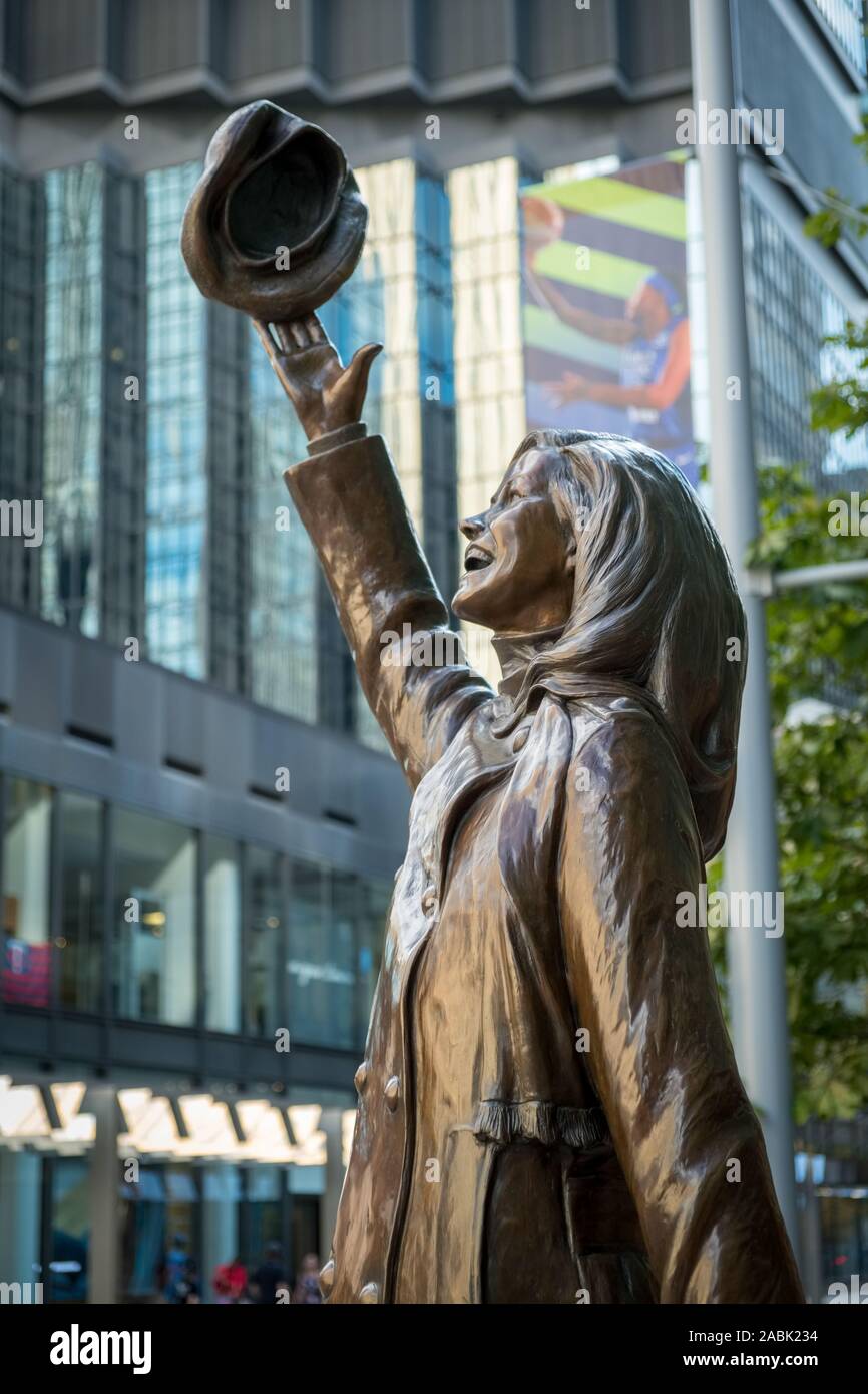 MINNEAPOLIS, USA, - AUGUST, 11, 2019: The Mary Tyler Moore statue in ...