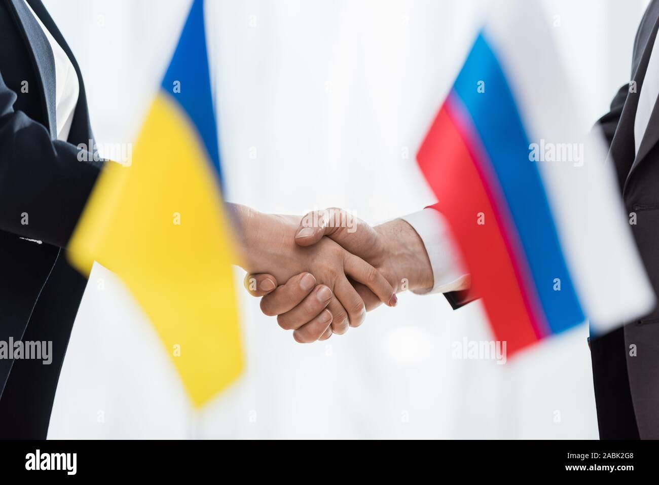 Diplomatic handshake hi-res stock photography and images - Alamy