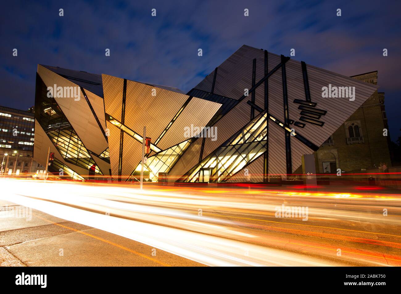 Editorial: TORONTO - AUGUST 27: The Royal Ontario Museum at night on ...